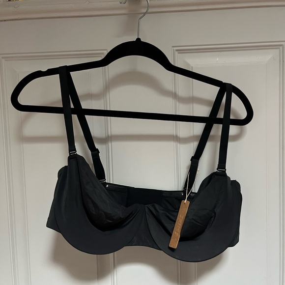 SKIMS | Intimates & Sleepwear | Skims Nwt Smoothing Strapless ...